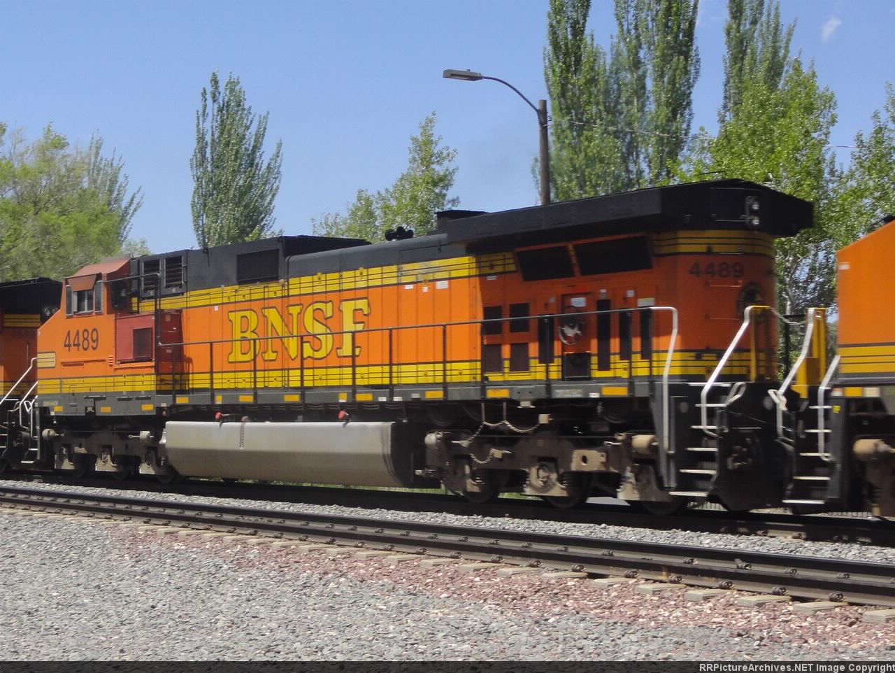 BNSF 4489